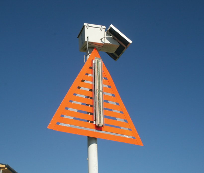 Leading Light (SL-96) | 4ft | Port Entry Lights | Products | Sealite